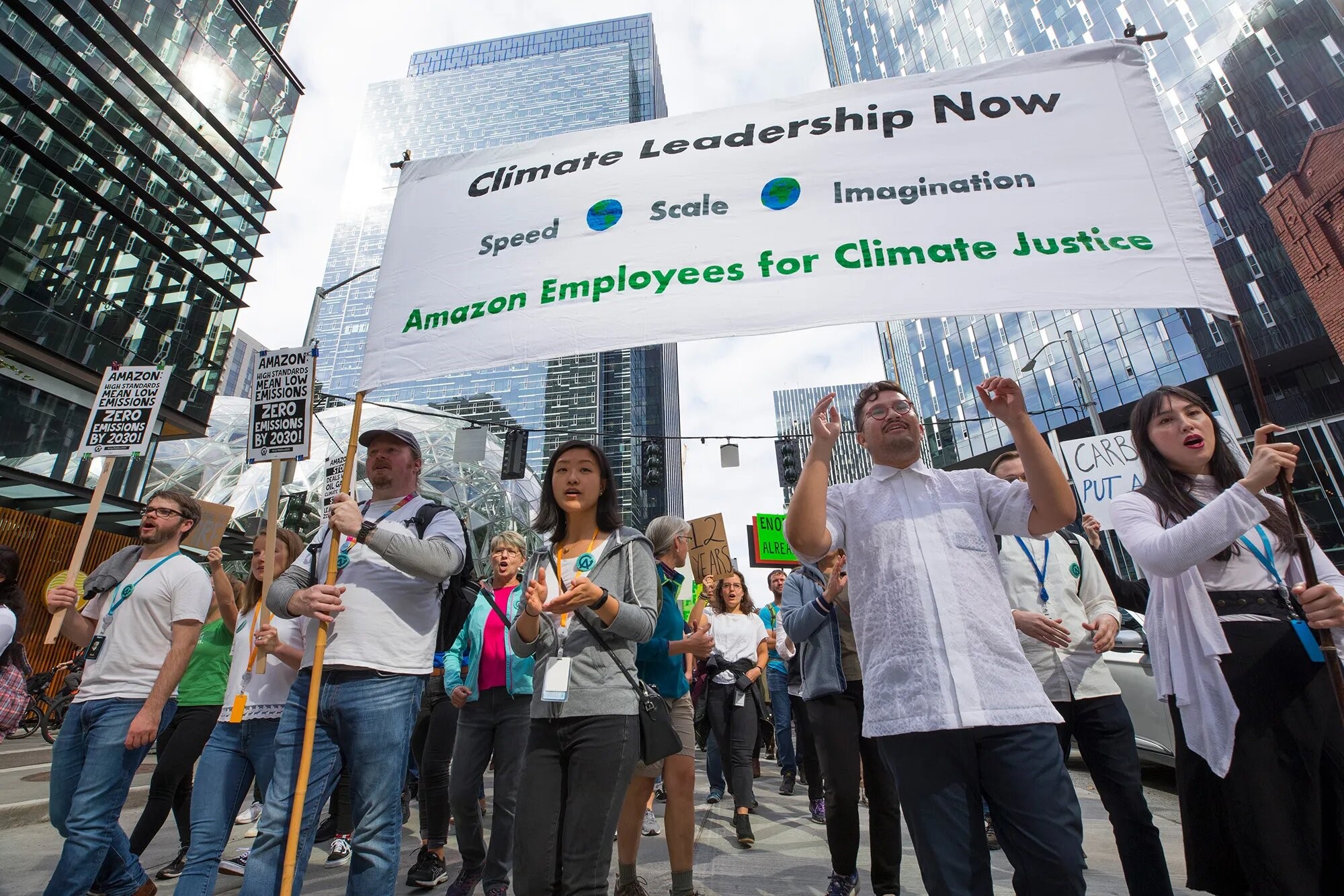 How Many Employees Does Amazon Have? - The Hustler's Digest